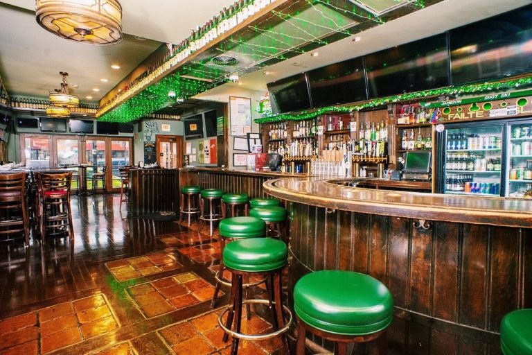 The Best Irish Pubs in Chicago to for Beer & Whisky - Go Visit Chicago